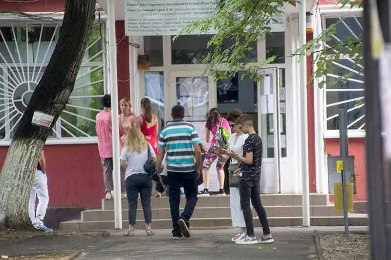 Examen de evaluare: 170.000 de elevi înscriși, două etape, triaj ...